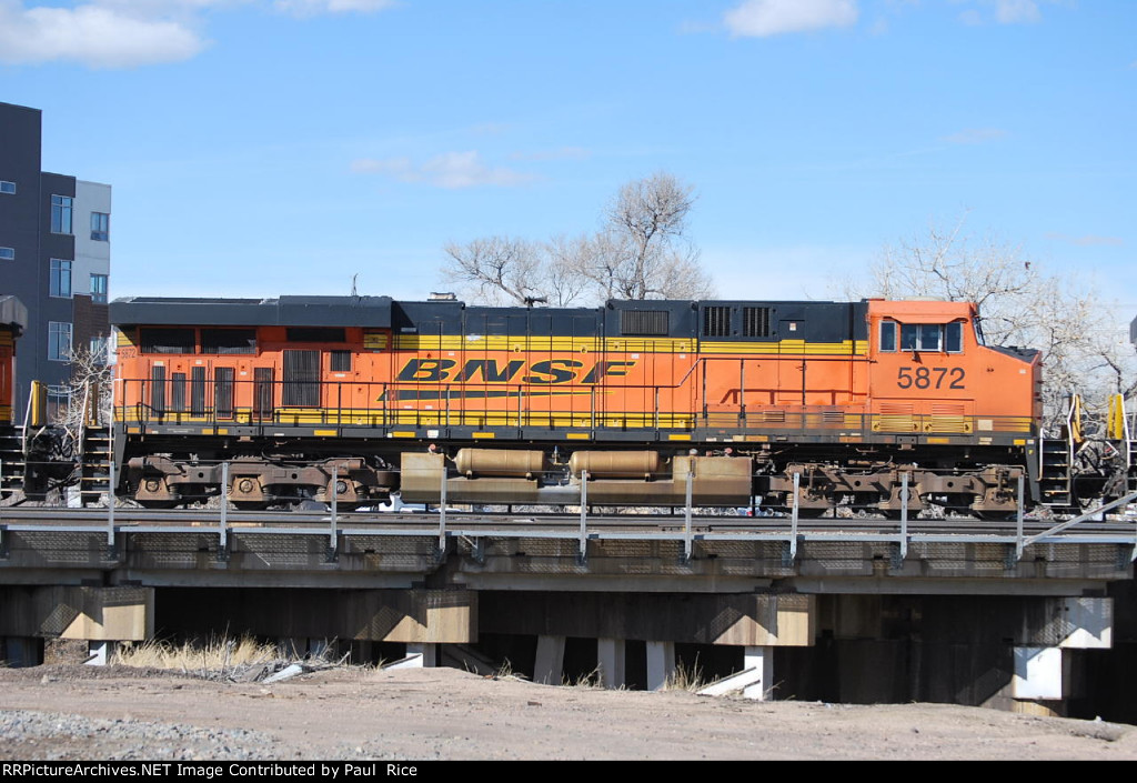 BNSF 5872